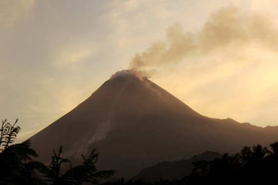 รูปภาพMerapi – เลือกดูภาพถ่ายสต็อก เวกเตอร์ และวิดีโอ3,593 | Adobe Stock