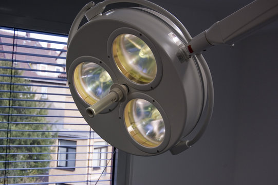 Operationslampe Images – Browse 11 Stock Photos, Vectors, and Video ...