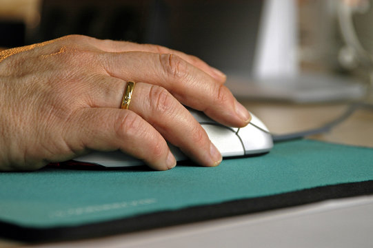 「Maus-Hand」の写真素材 | 2,328件の無料イラスト画像 | Adobe Stock