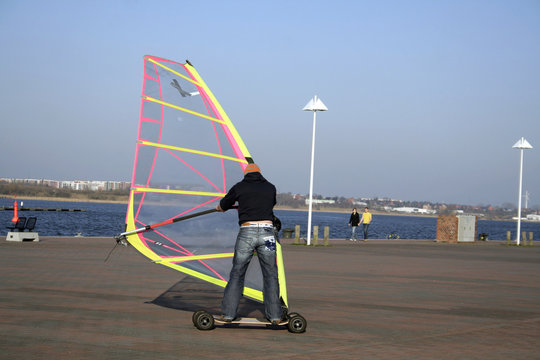 Windskate Imagens – Procure 14 fotos, vetores e vídeos | Adobe Stock