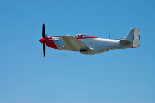 P-51 画像 - 参照 238 Stock 写真、ベクターおよびビデオ | Adobe Stock