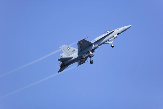 F18 画像 - 参照 535 Stock 写真、ベクターおよびビデオ | Adobe Stock