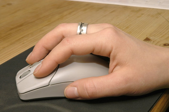「Maus-Hand」の写真素材 | 2,328件の無料イラスト画像 | Adobe Stock
