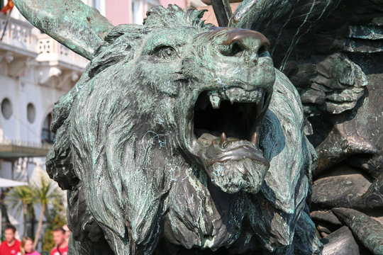 Rugissement Bilder – Durchsuchen 263 Archivfotos, Vektorgrafiken und ...