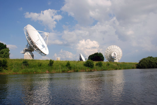 Sat-Antenne Bilder – Durchsuchen 61 Archivfotos, Vektorgrafiken und ...