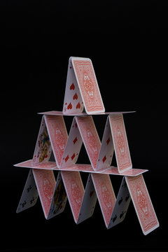 「Kartenhaus」の写真素材 | 148件の無料イラスト画像 | Adobe Stock