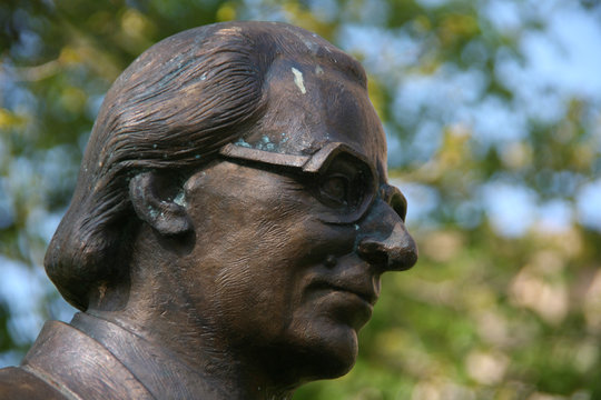 Konrad-Zuse-Denkmal Bilder – Durchsuchen 3 Archivfotos, Vektorgrafiken ...