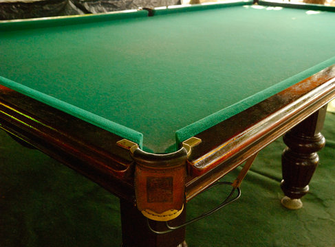 Afbeeldingen over "Pool Table" – Blader in stockfoto's, vectoren en ...