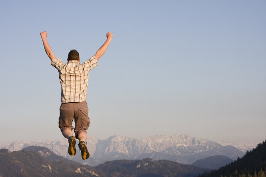 Freudensprung Bilder – Durchsuchen 13,069 Archivfotos, Vektorgrafiken ...