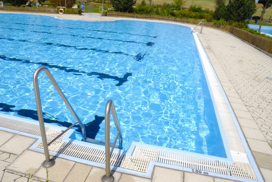 Freibad-Bilder: Stock-Fotos & -Videos. | Adobe Stock