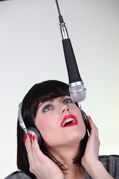 Chantant bilder – Bläddra bland 839 stockfoton, vektorer och videor ...