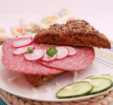 Salamibrot Bilder – Durchsuchen 78,586 Archivfotos, Vektorgrafiken und ...