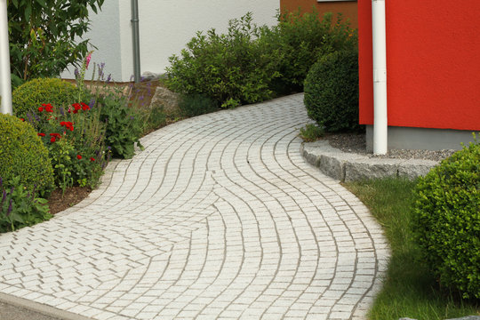 「Pflastersteinweg」の画像 - 76 件の Stock 写真、ベクターおよびビデオ | Adobe Stock