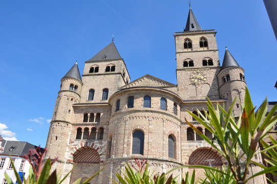 「Trierer」の写真素材 | 205件の無料イラスト画像 | Adobe Stock