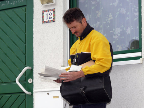 Imágenes de Postbote: descubre bancos de fotos, ilustraciones, vectores ...