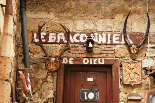 「Braconnier」の画像 - 181 件の Stock 写真、ベクターおよびビデオ | Adobe Stock