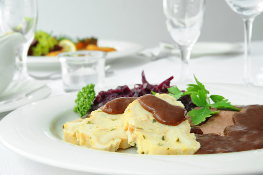 Wildbraten bilder – Bläddra bland 400 stockfoton, vektorer och videor ...