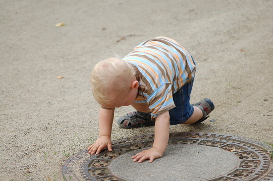 Hinfallen Bilder – Durchsuchen 682 Archivfotos, Vektorgrafiken und ...
