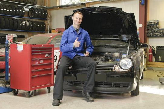 Kfz-Meister-Bilder: Stock-Fotos & -Videos. | Adobe Stock