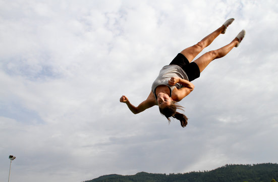 Somersaults Bilder – Durchsuchen 9,488 Archivfotos, Vektorgrafiken und ...