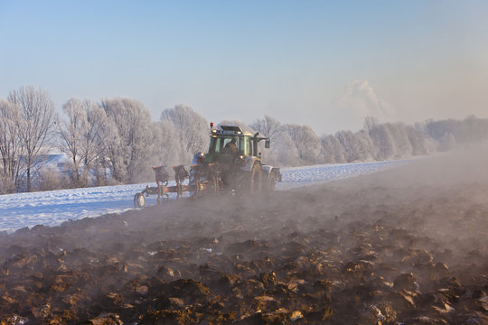 Ackerfurchen bilder – Bläddra bland 396 stockfoton, vektorer och videor ...