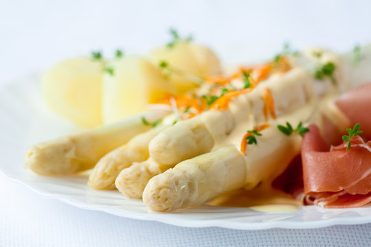 Spargelessen-Bilder: Stock-Fotos & -Videos. | Adobe Stock