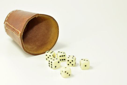 Knobeln-Bilder: Stock-Fotos & -Videos. | Adobe Stock