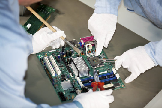 「Computertechniker」の写真素材 | 41件の無料イラスト画像 | Adobe Stock