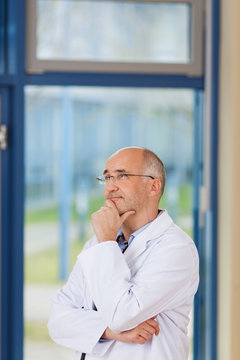 Denkerpose Bilder – Durchsuchen 147 Archivfotos, Vektorgrafiken und ...