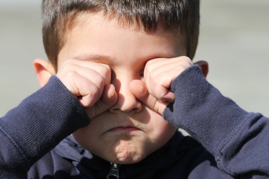 「Tearful」の画像 - 10,869 件の Stock 写真、ベクターおよびビデオ | Adobe Stock
