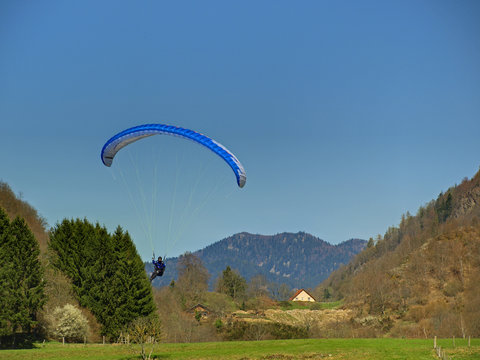 Parapentiste Bilder – Durchsuchen 692 Archivfotos, Vektorgrafiken und ...