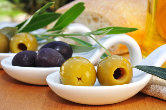 Oliven bilder – Bläddra bland 18,693 stockfoton, vektorer och videor ...