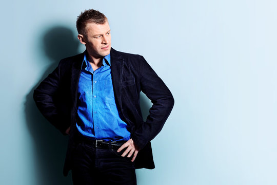 Person On Solid Background Images – Browse 65,004 Stock Photos, Vectors ...