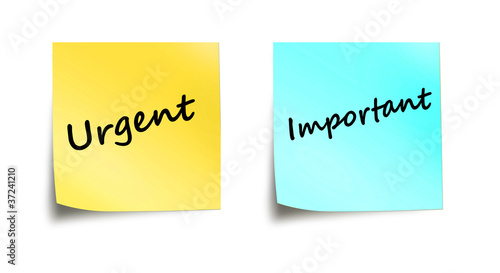 "Deux post-it urgent, important" photo libre de droits sur la banque d ...