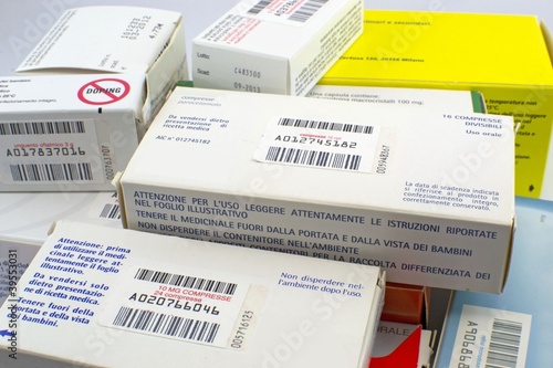 "Farmaci con fustelle" Immagini e Fotografie Royalty Free su Fotolia ...