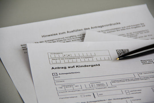 Kindergeldantrag Bilder – Durchsuchen 459 Archivfotos, Vektorgrafiken ...