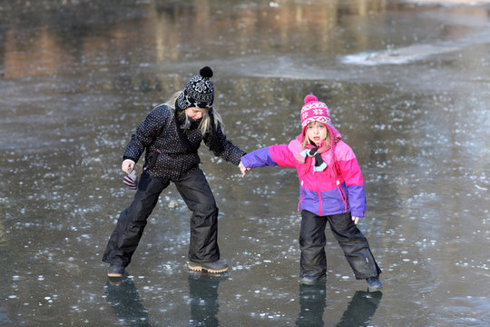 รูปภาพSchlittern – เลือกดูภาพถ่ายสต็อก เวกเตอร์ และวิดีโอ164 | Adobe Stock
