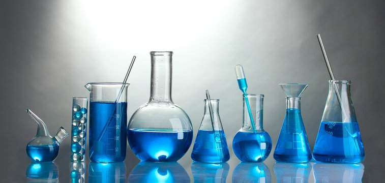 Blue Chemistry Bilder – Durchsuchen 482,691 Archivfotos, Vektorgrafiken ...