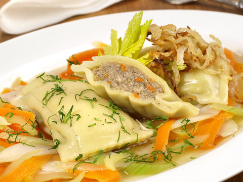 「Maultasche」の画像 - 938 件の Stock 写真、ベクターおよびビデオ | Adobe Stock