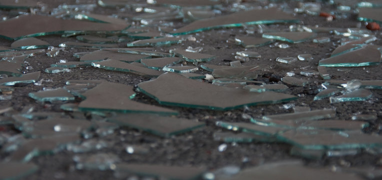 Glasscherben bilder – Bläddra bland 607 stockfoton, vektorer och videor ...