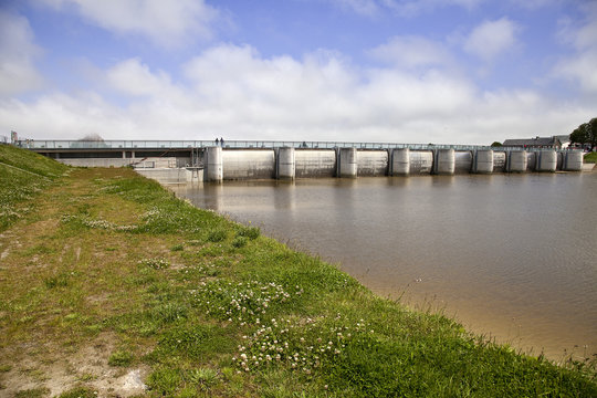รูปภาพFlusskraftwerk – เลือกดูภาพถ่ายสต็อก เวกเตอร์ และวิดีโอ100 ...