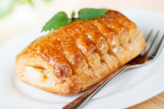 Quarktasche Images – Browse 75 Stock Photos, Vectors, and Video | Adobe ...