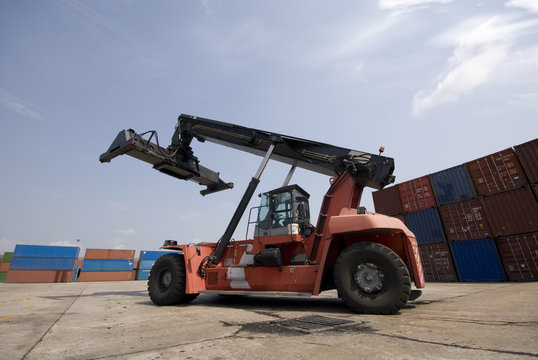 Reach-Stacker Images – Browse 26 Stock Photos, Vectors, and Video ...