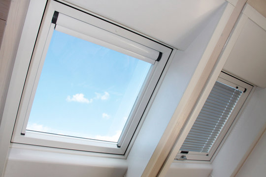 Dachfenster - Images et vidéos libres de droits | Adobe Stock