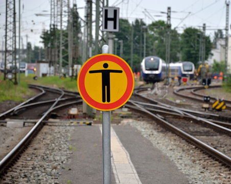 Bahnsteigende Images – Browse 8 Stock Photos, Vectors, and Video ...