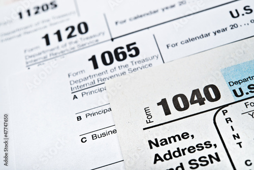 U S Income Tax Return Forms 1040 1065 1120 Photo Libre De Droits Sur u-s-income-tax-return-forms-1040-1065-1120-photo-libre-de-droits-sur