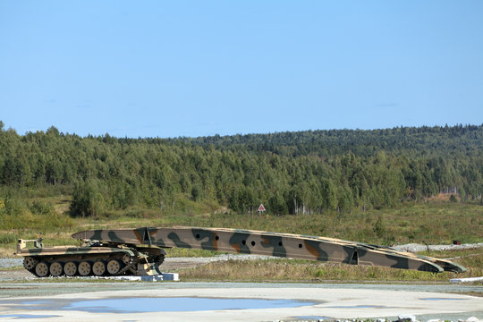 "Armoured Vehicle-Launched Bridge" Images – Browse 88 Stock Photos ...