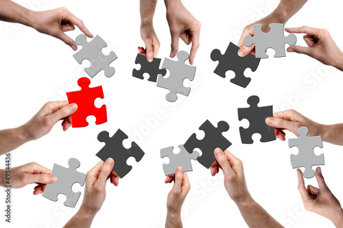 "Teamgeist als Puzzel mit einem roten Teil" Stockfotos und lizenzfreie ...