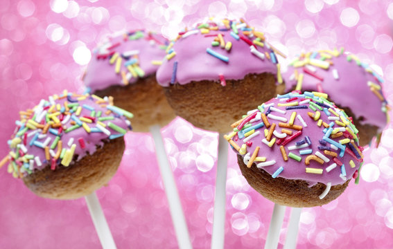 รูปภาพ"Cake Pop" – เลือกดูภาพถ่ายสต็อก เวกเตอร์ และวิดีโอ16,735 | Adobe ...