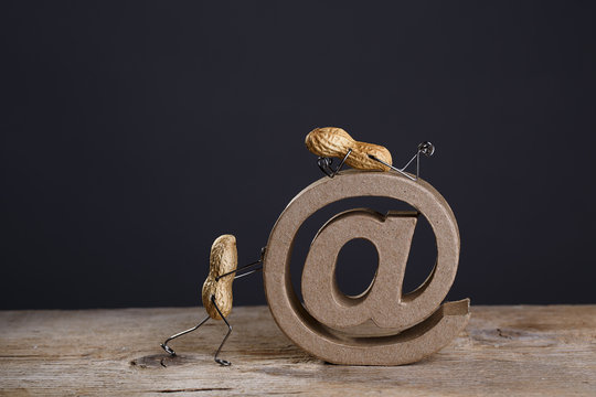 Anschieben bilder – Bläddra bland 341 stockfoton, vektorer och videor ...